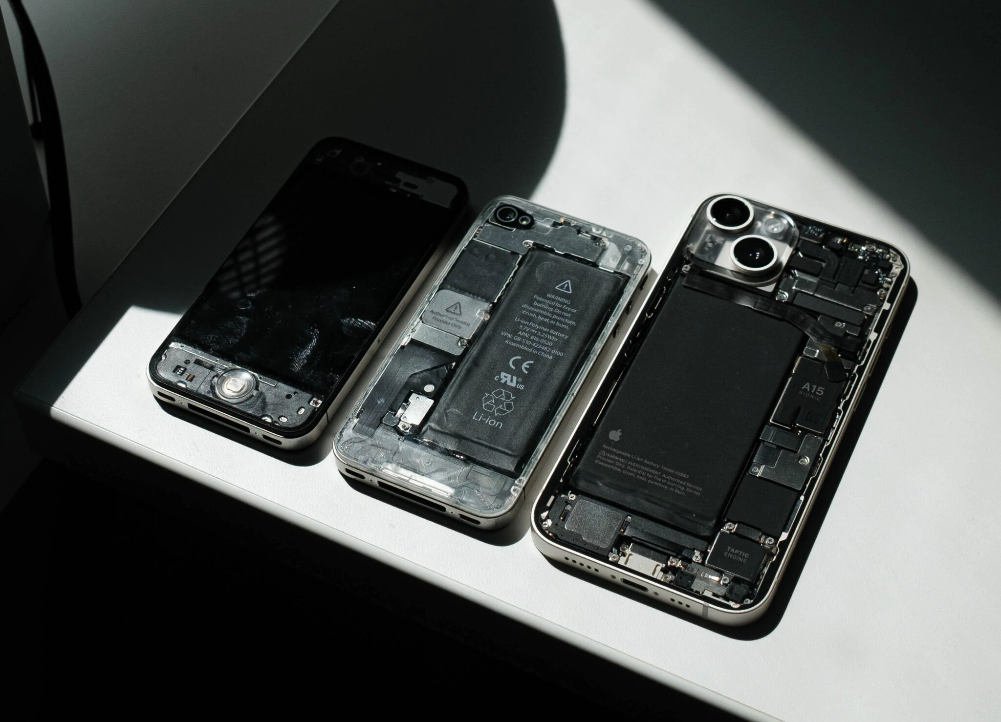 Check Out This Transparent Fanmade IPhone 14